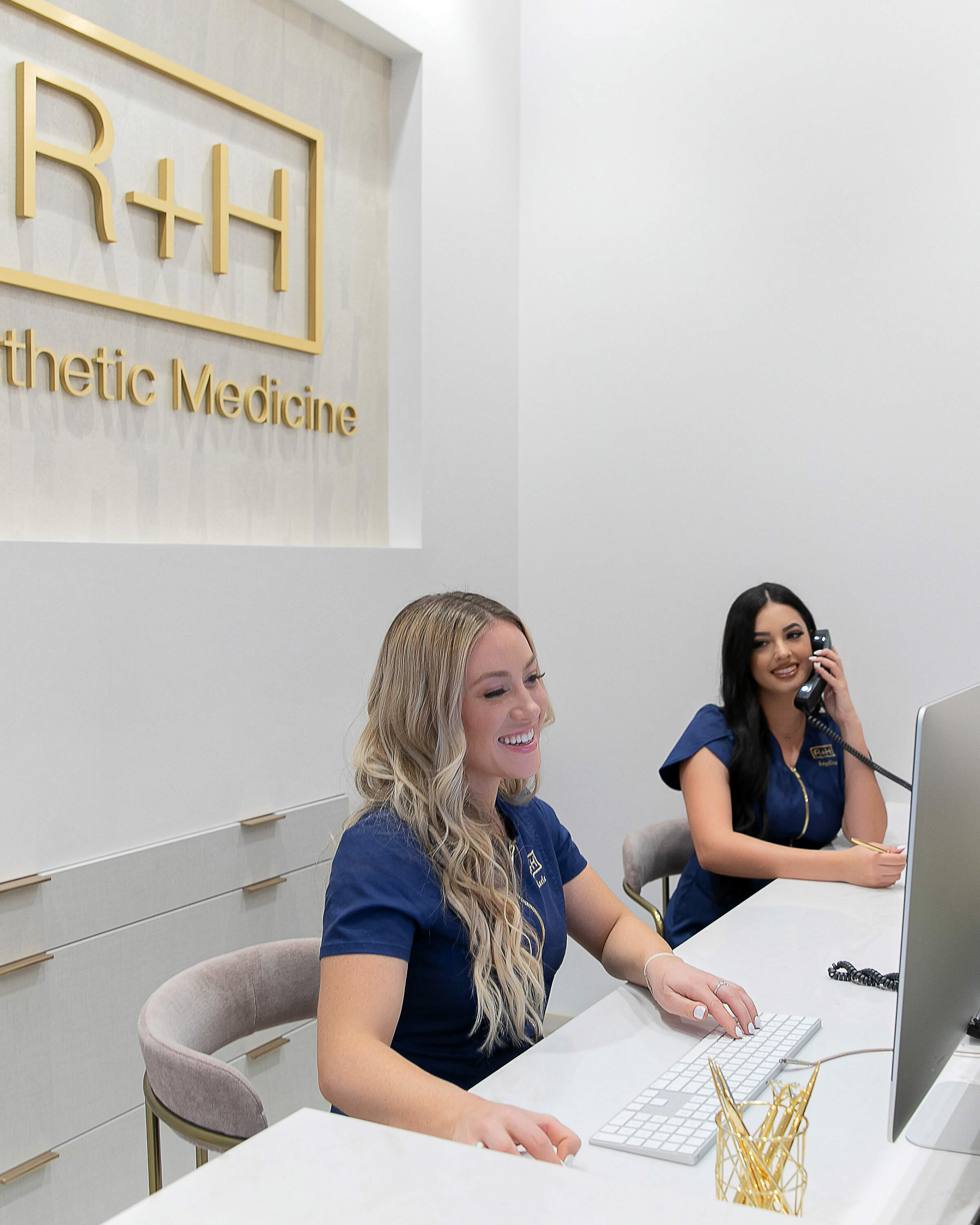 Contact | R+H Aesthetic Medicine